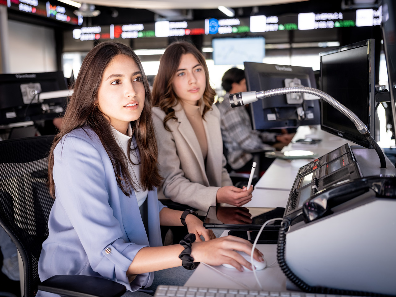 Invertir en bienes raíces o bolsa de valores: Pros y contras revelados | Red de Universidades ...